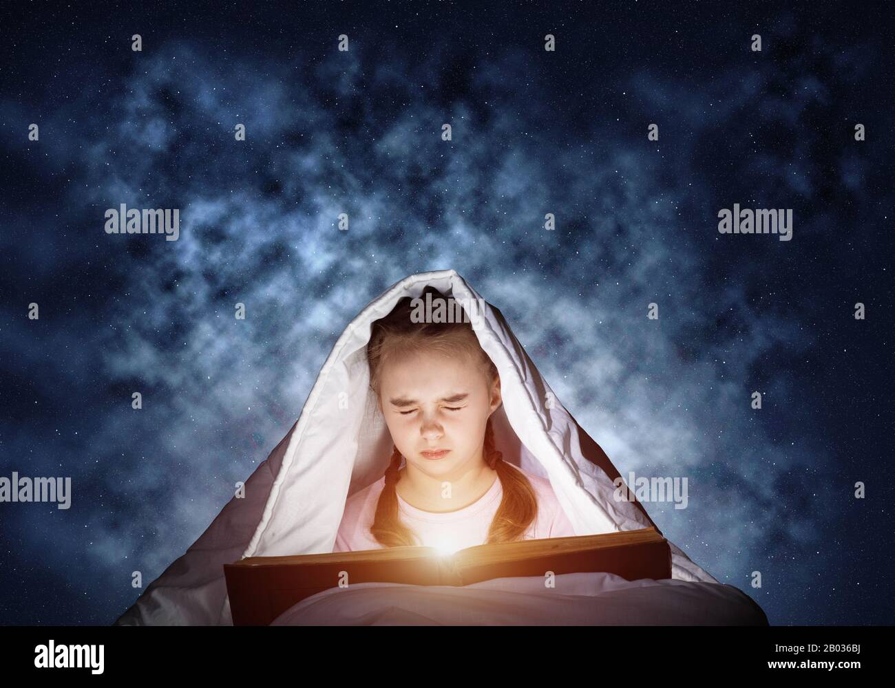 Girl afraid in bedroom hi-res stock photography and images - Alamy