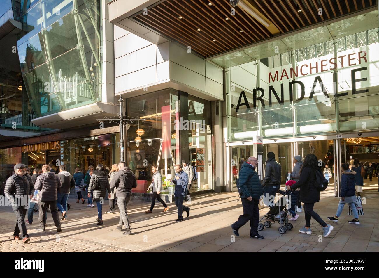 Manchester arndale shopping center hi-res stock photography and images ...