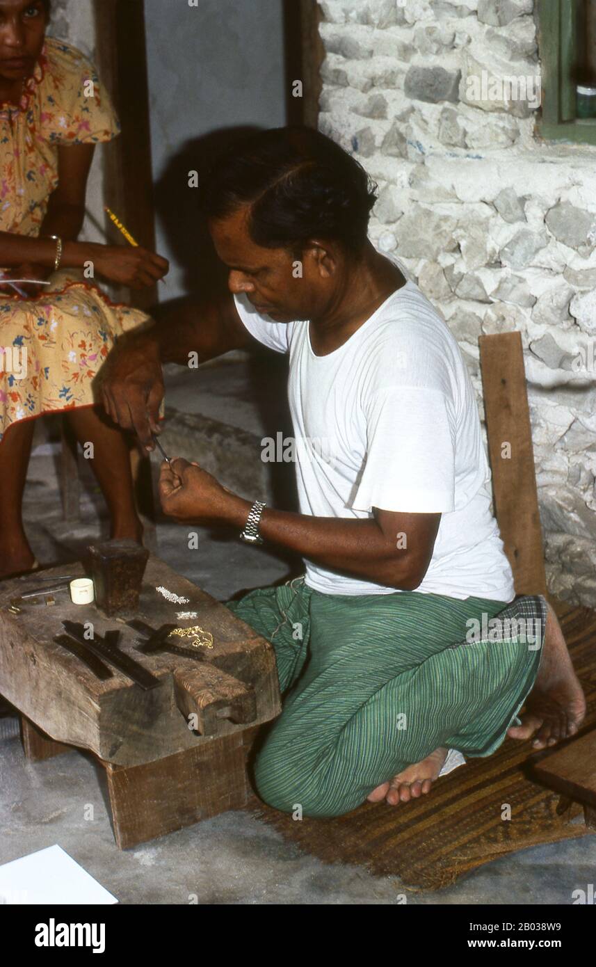 Indian goldsmith hi-res stock photography and images - Alamy