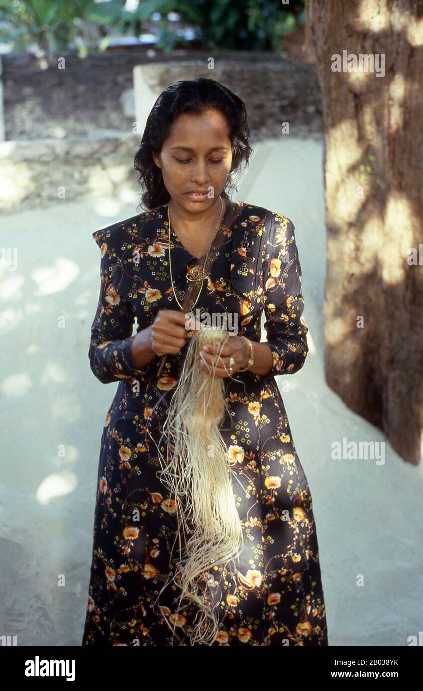 Kunaa weaving is an exclusively female occupation. The women of Gadu ...