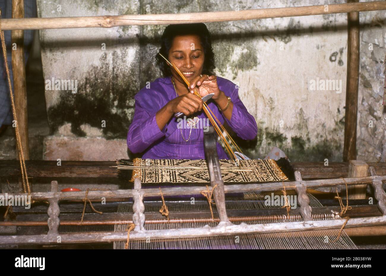 Kunaa weaving is an exclusively female occupation. The women of Gadu ...