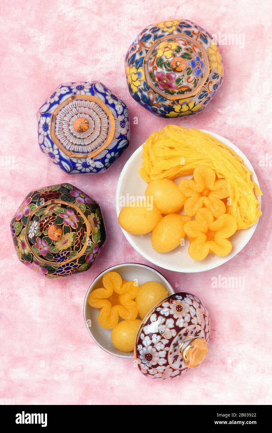 Thong Yip (pinched egg yolks), Thong Yot (gold egg yolk drops) and Foi ...