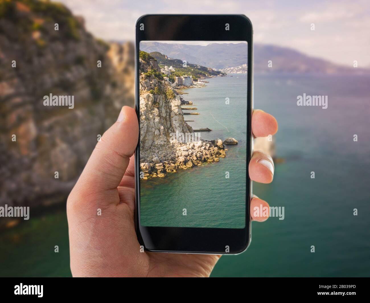 hand holding a mobile smartphone and taking landscape photography Stock ...