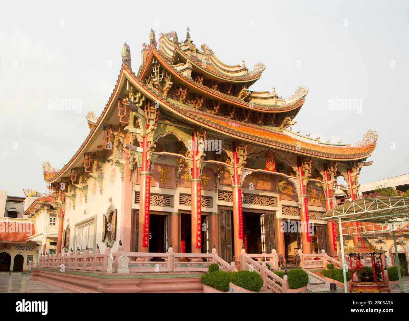 Wat Pho Maen Khunaram is a Mahayana Buddhist temple built in 1959. It ...