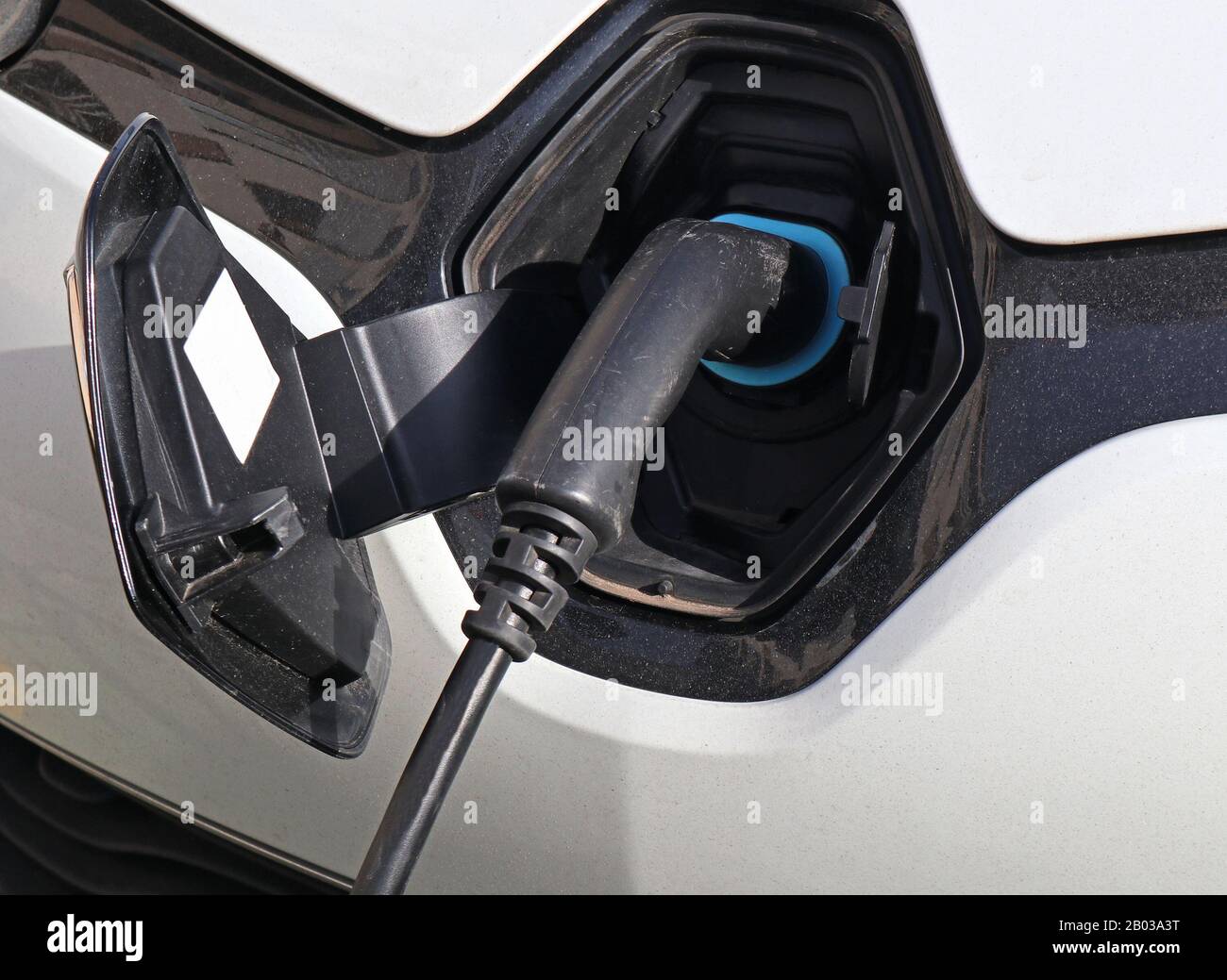 Charching an electric car outdoor Stock Photo - Alamy