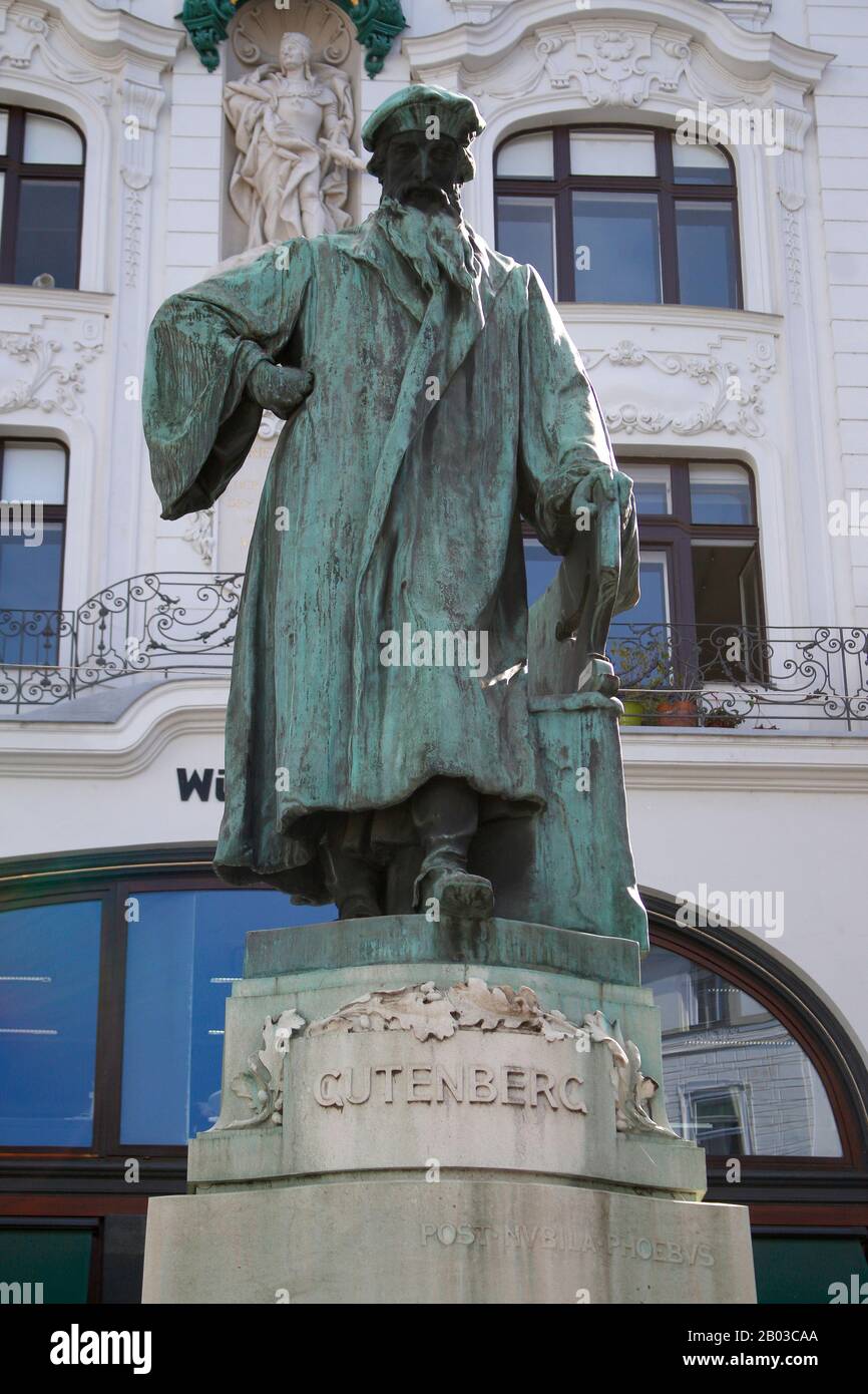 Johannes gutenberg skulptur hi-res stock photography and images - Alamy