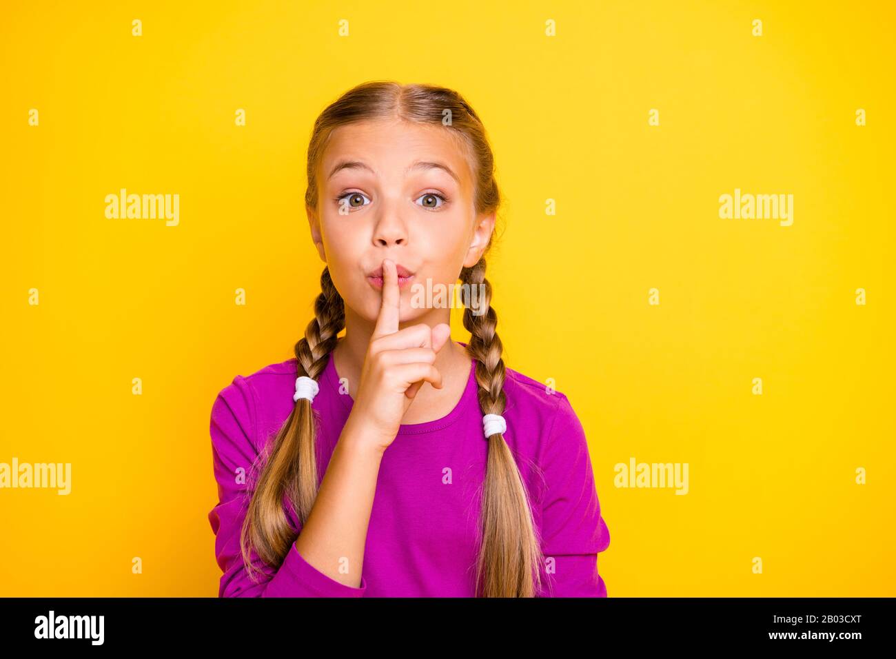 Close-up portrait of her she nice attractive lovely charming pretty ...