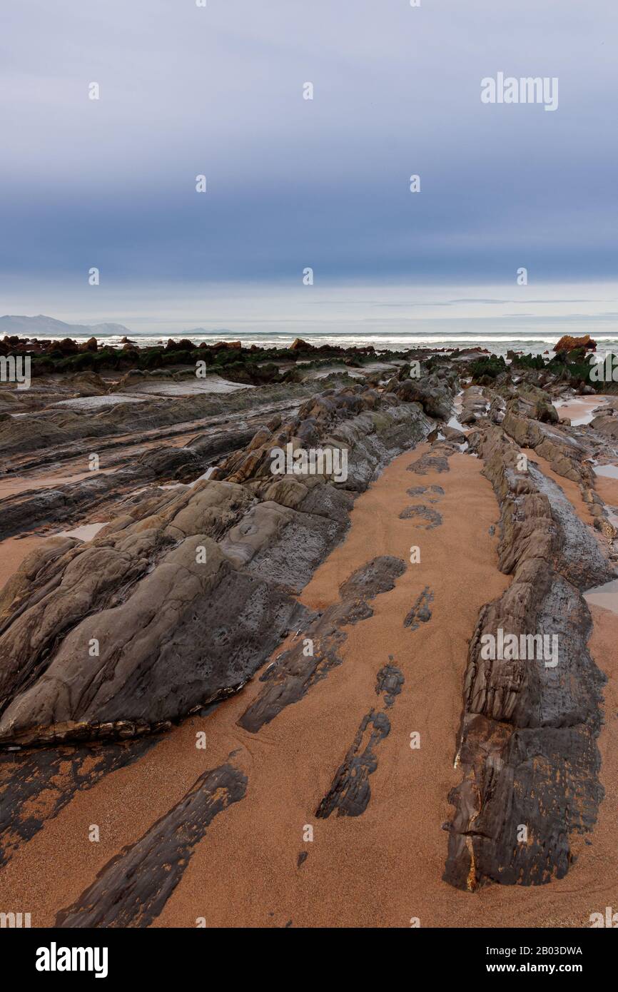 Barrika flysch hi-res stock photography and images - Alamy