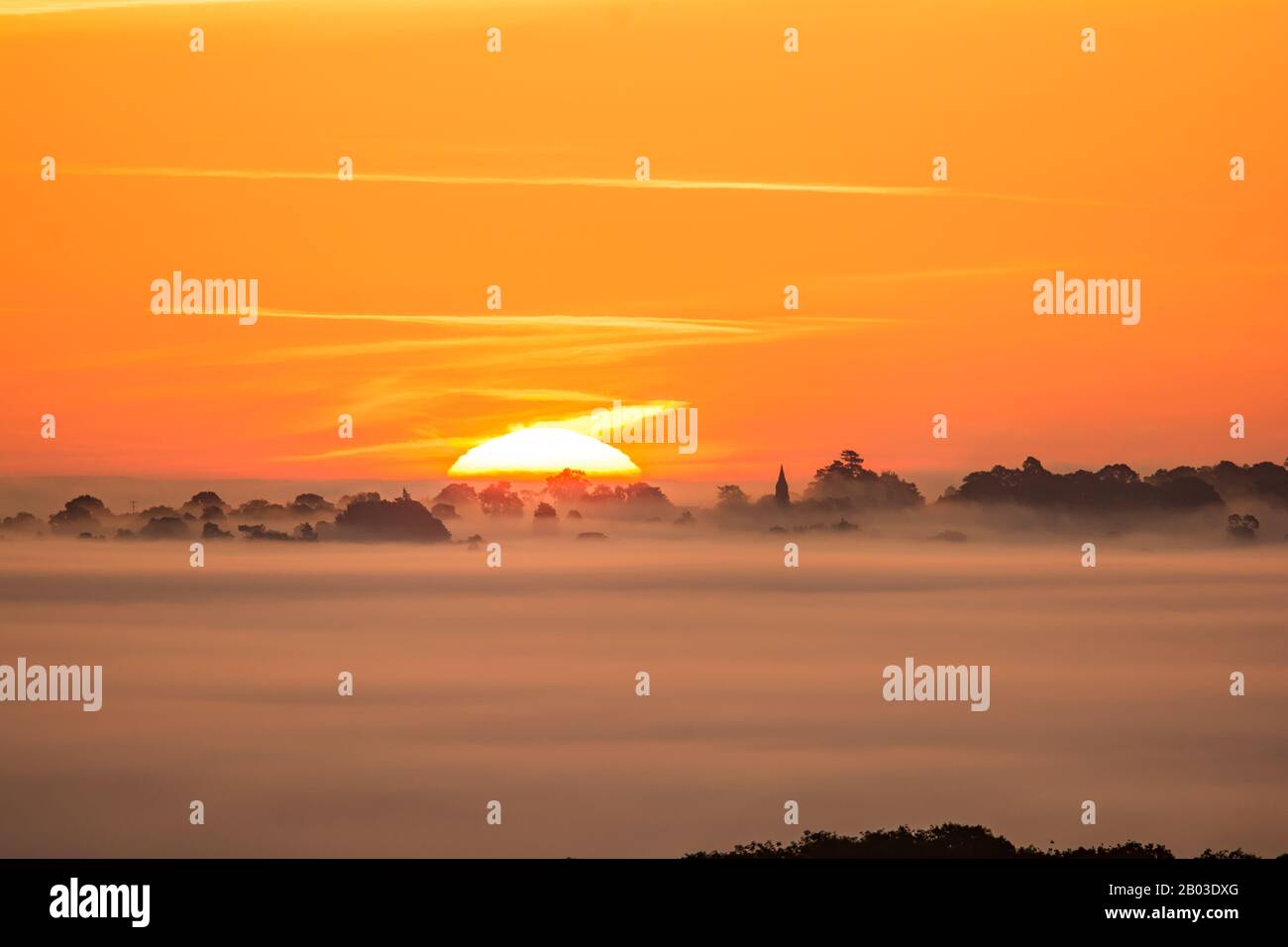 Amazing Sunrise over Shropshire with low lying mist Stock Photo - Alamy