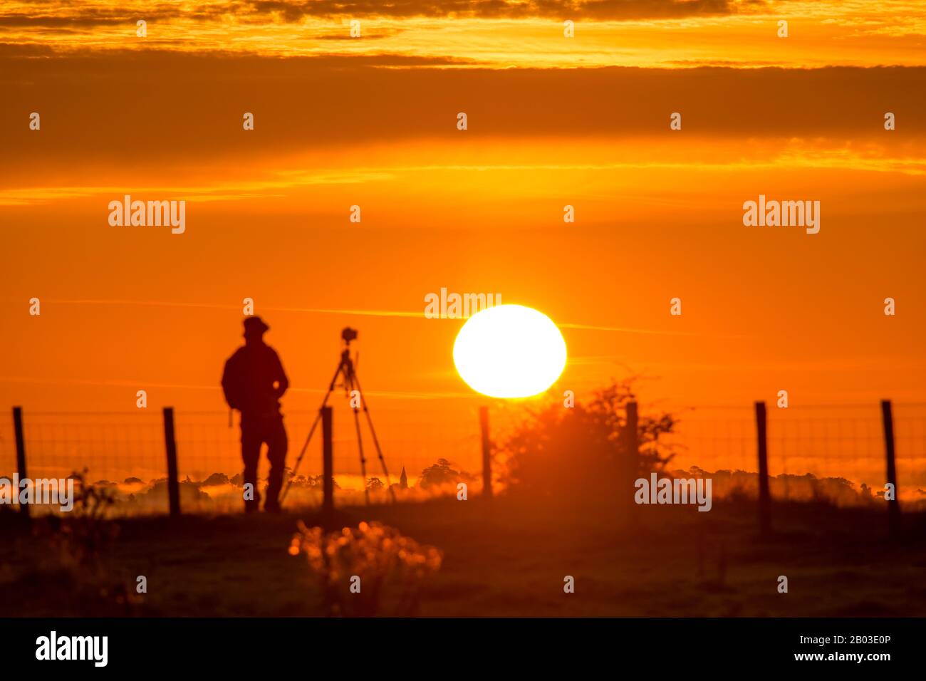 Amazing Sunrise over Shropshire with low lying mist Stock Photo - Alamy
