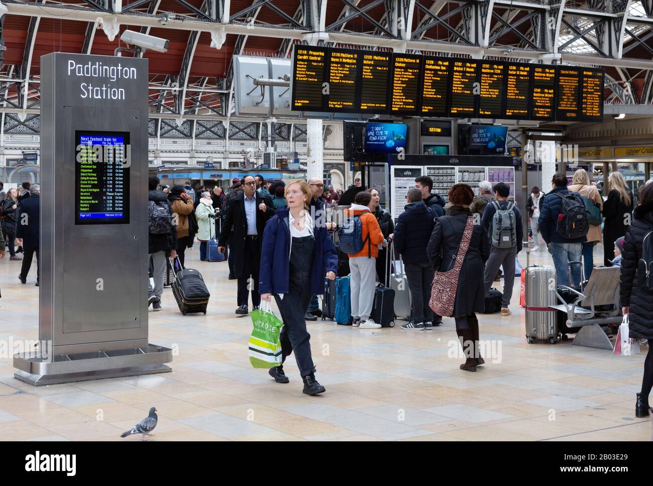 Rail passengers and a pigeon on the concourse, Paddington train Station ...