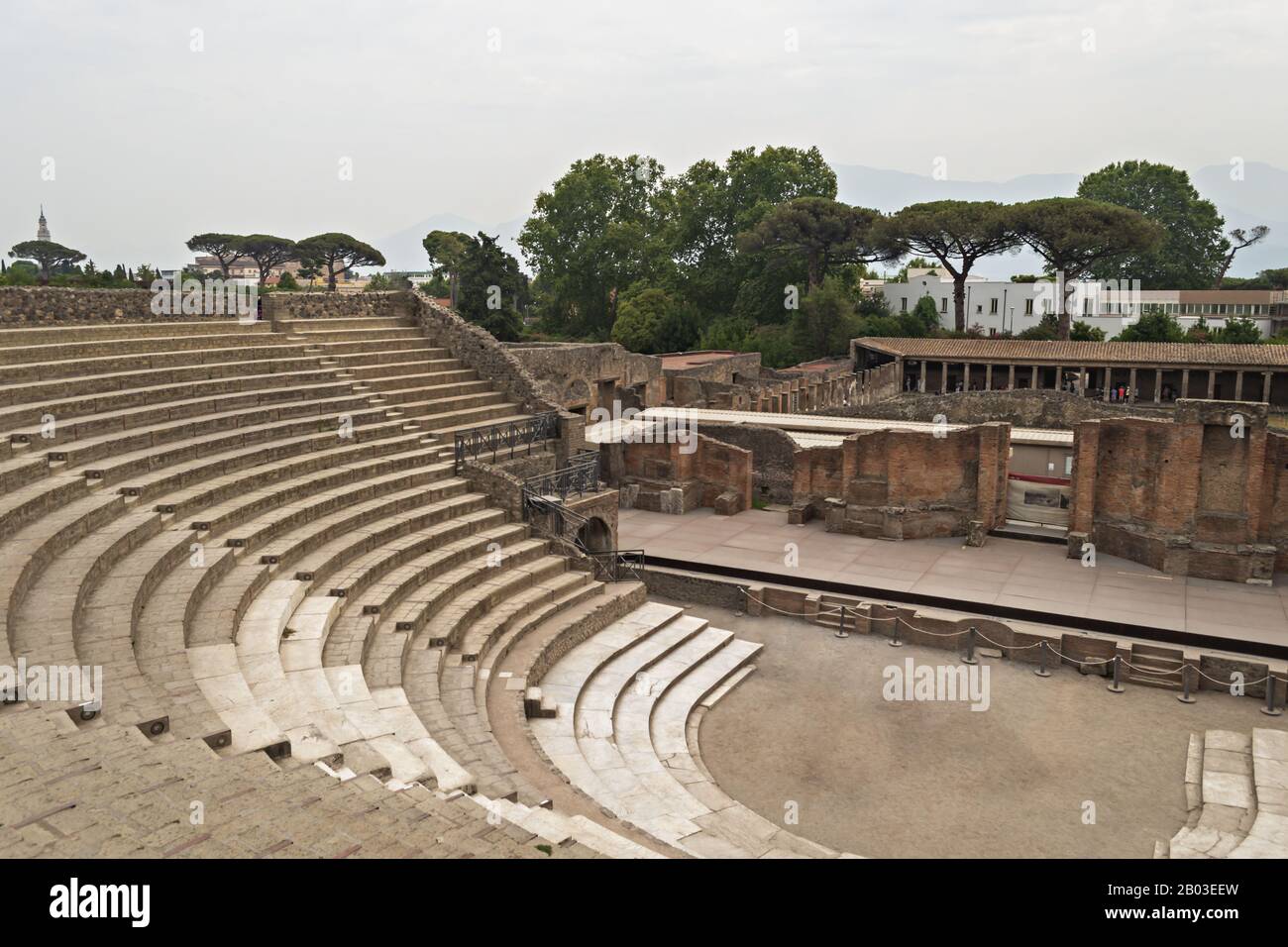 pompei gli scavi grande teatro altri gradini Stock Photo - Alamy