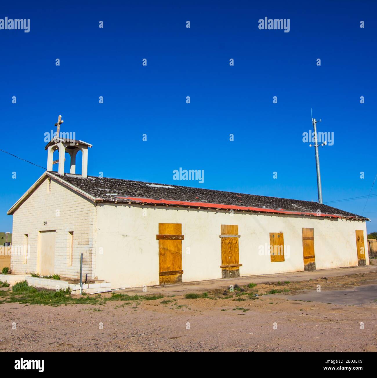 Boarded up doors hi-res stock photography and images - Alamy