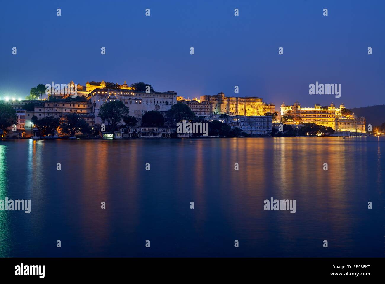 Udaipur city palace night hi-res stock photography and images - Alamy
