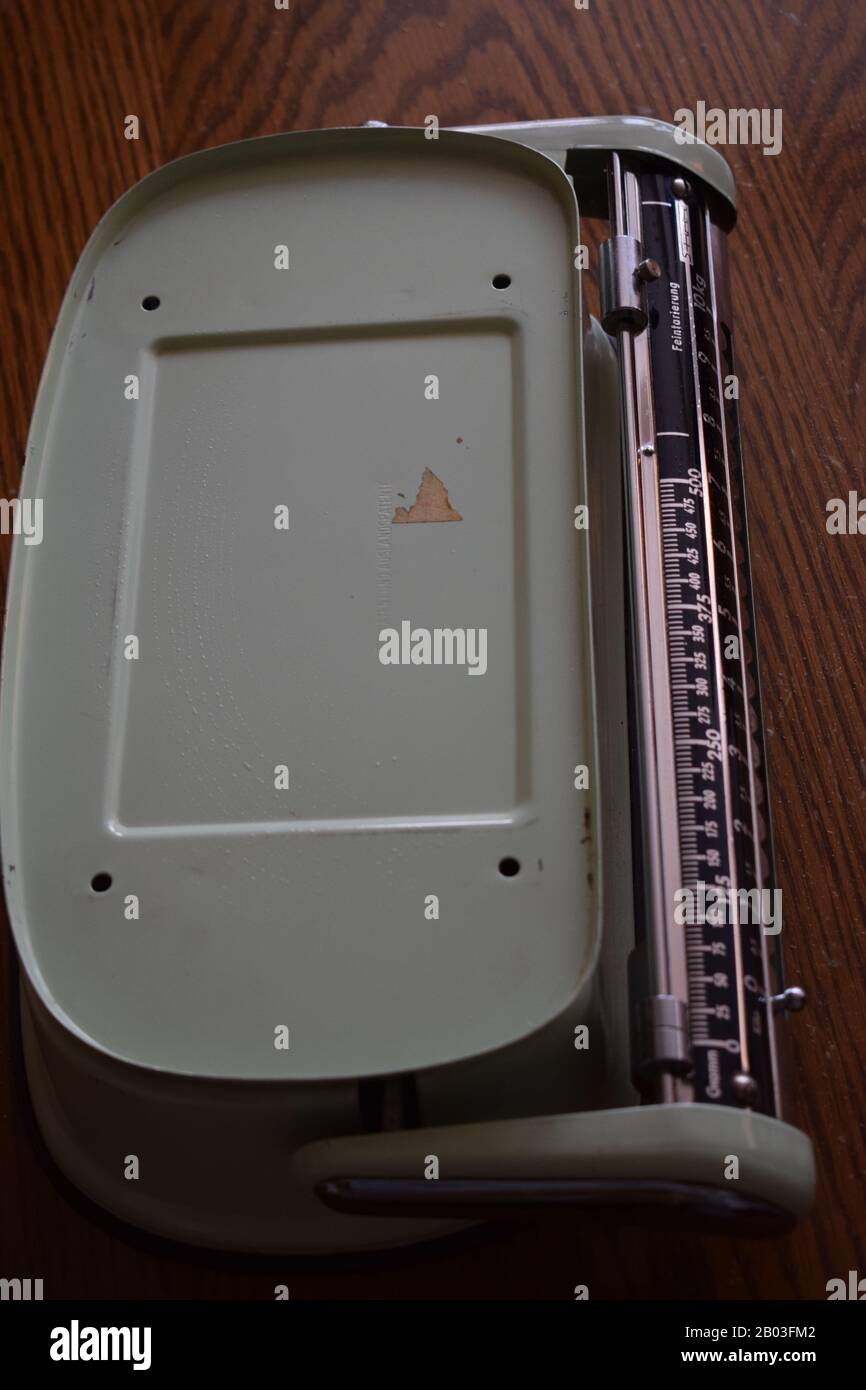 Old fashioned scale and sugar hi-res stock photography and images - Alamy