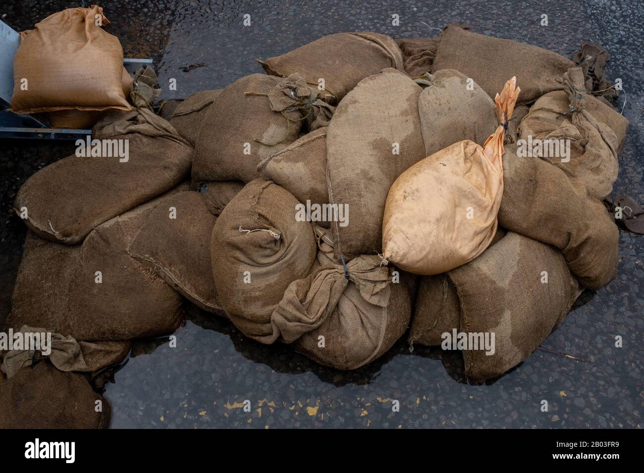 sandbags holding back a flood Stock Photo - Alamy