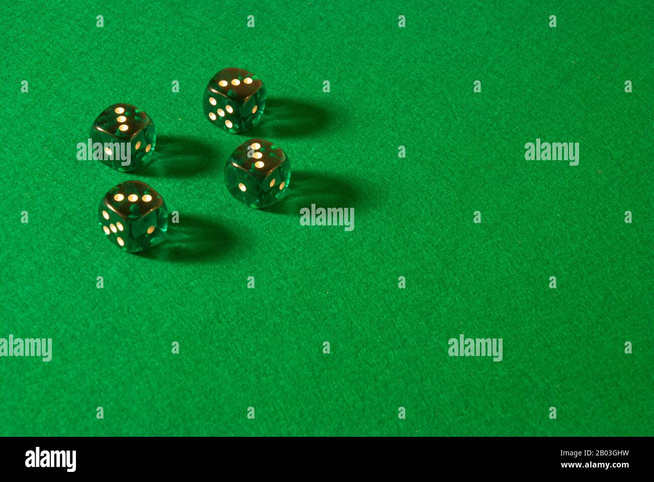 Tirada de dados hi-res stock photography and images - Alamy