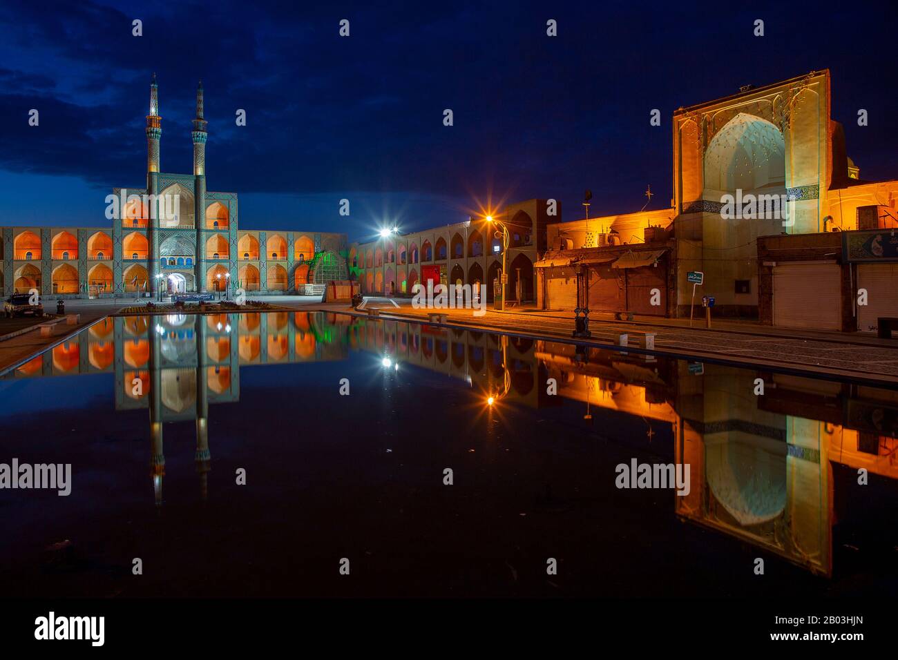 Mosque pool water hi-res stock photography and images - Alamy