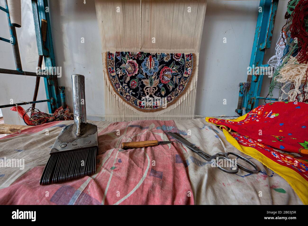 Rug weaving iran hi-res stock photography and images - Alamy