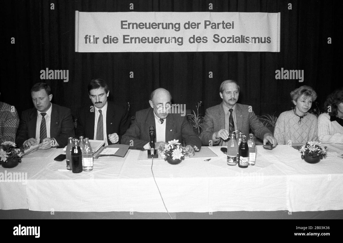 Sed takes hi-res stock photography and images - Alamy