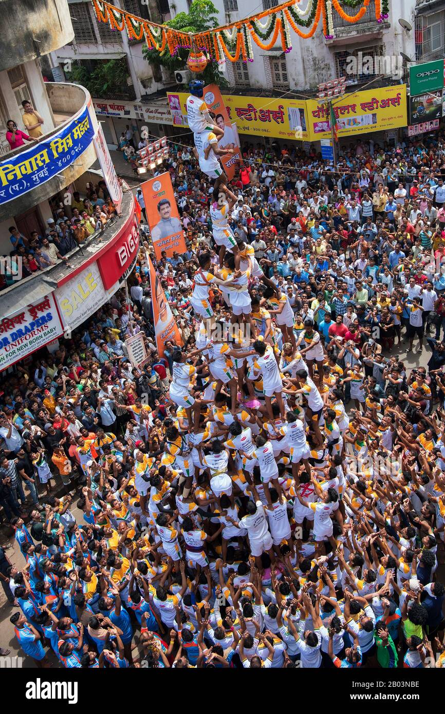 Human pyramid festival hi-res stock photography and images - Alamy