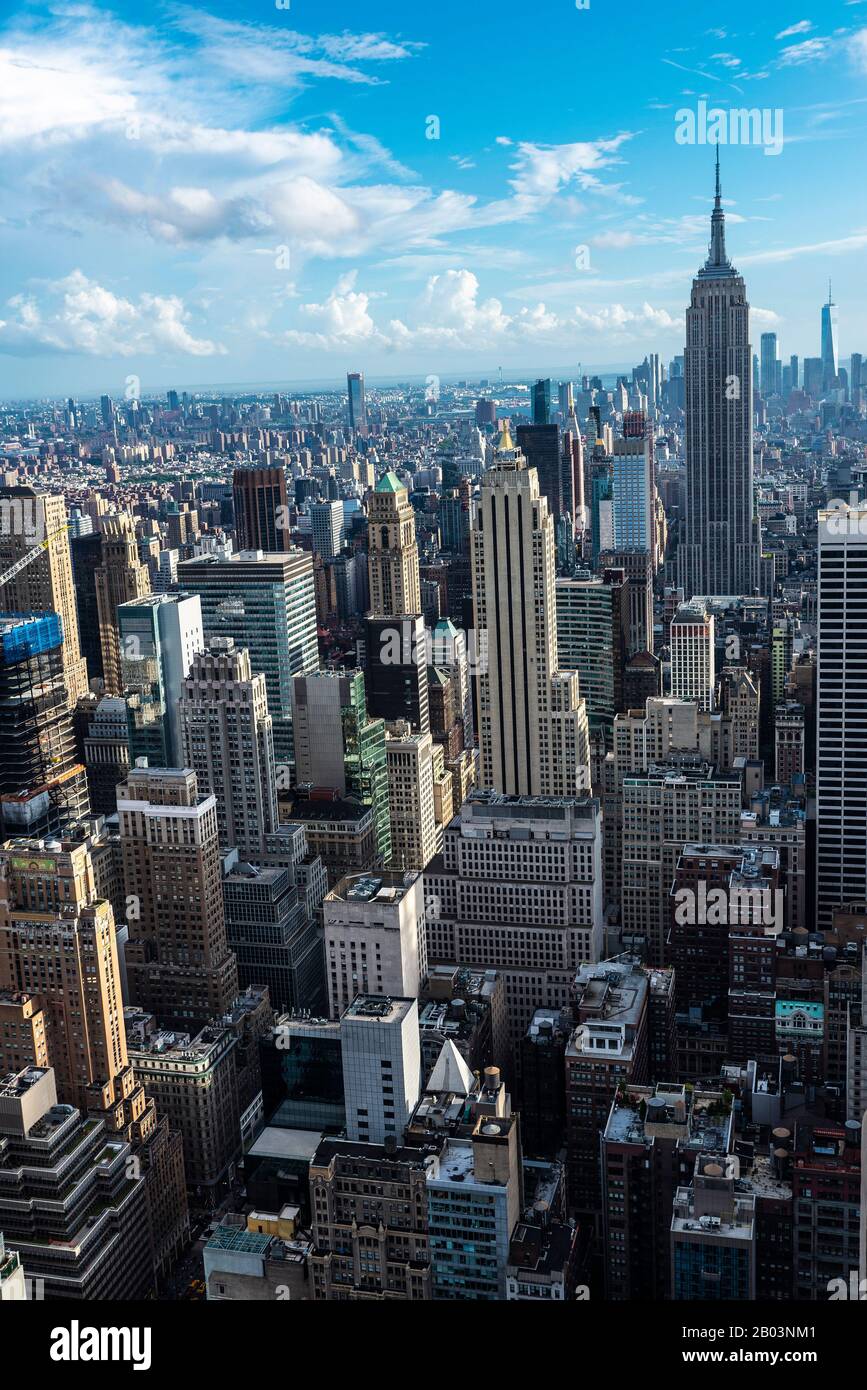 Nyc skyline rooftop empire state hi-res stock photography and images ...