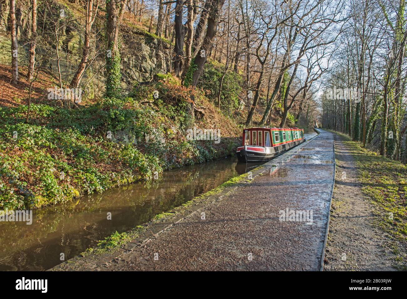 View from a narrowboat travelling in English rural countryside scenery ...