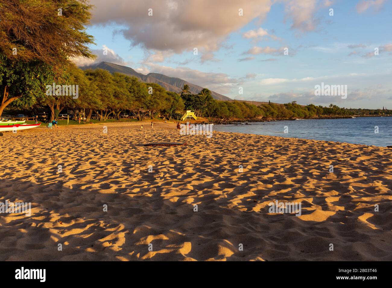 Sunset beach scene from Maui, Hawaii, USA Stock Photo - Alamy