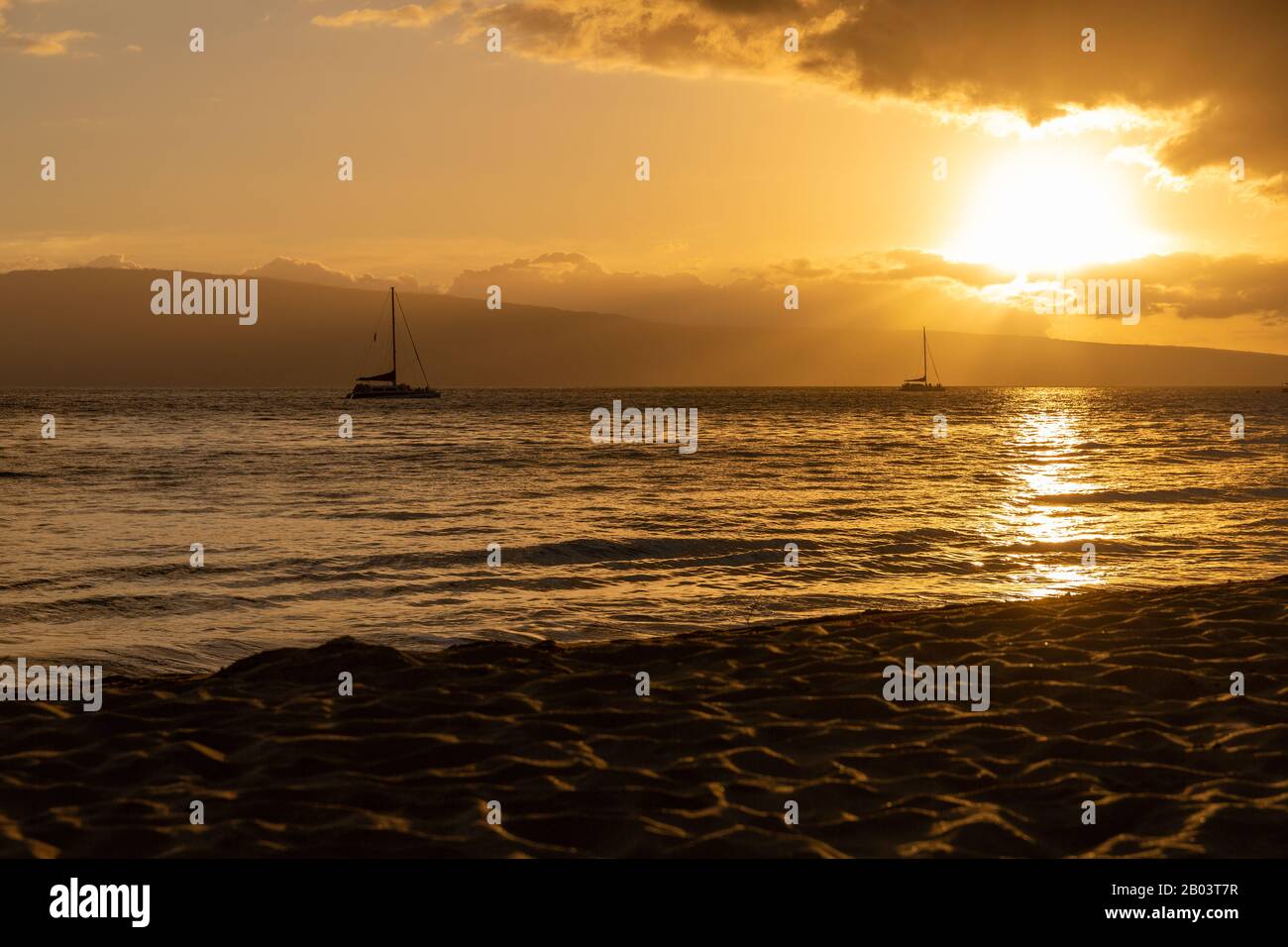 Sunset beach scene from Maui, Hawaii, USA Stock Photo - Alamy