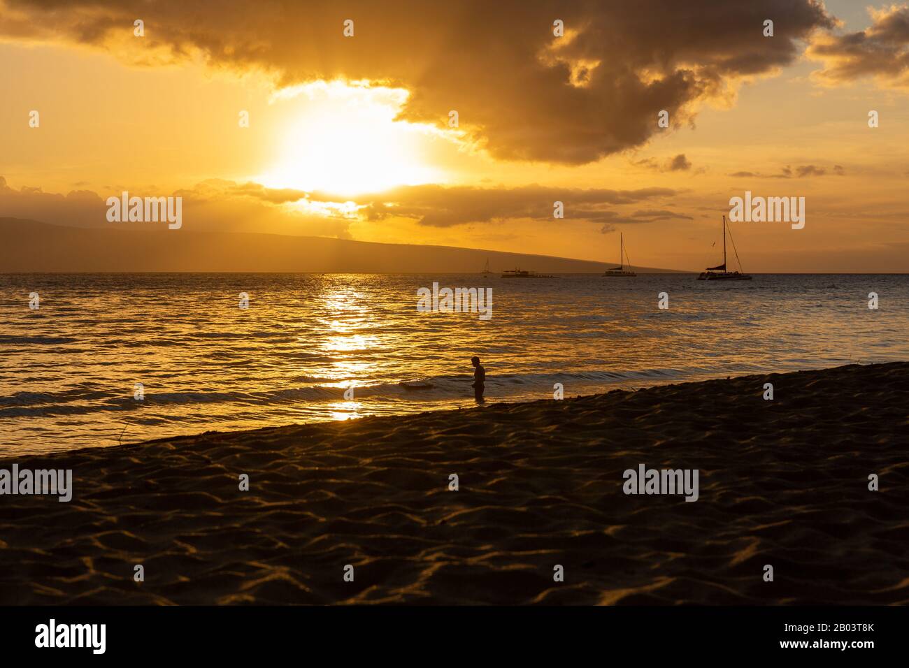 Sunset beach scene from Maui, Hawaii, USA Stock Photo - Alamy