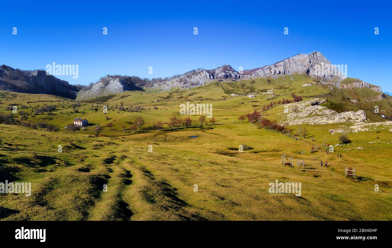 Gorbea mountain hi-res stock photography and images - Alamy