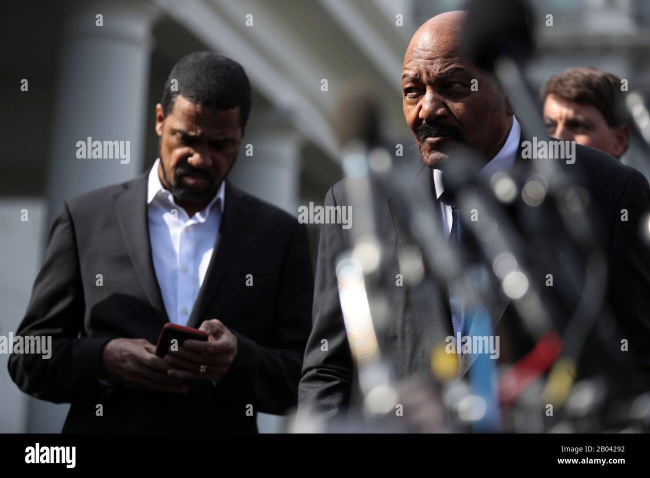 Former nfl football player hi-res stock photography and images - Alamy