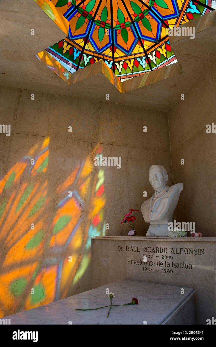 Grave of Dr. Raul Ricardo Alfonsin, former President, on La Recoleta ...