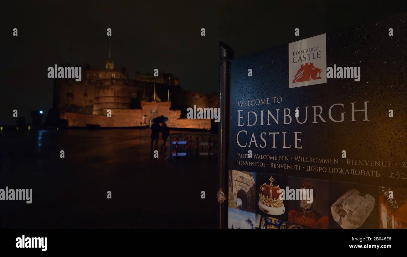 Edinburgh Castle - beautiful night view - EDINBURGH, SCOTLAND - JANUARY ...