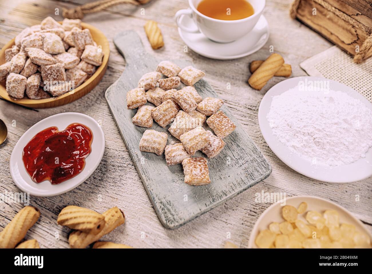 Powder sugar sprinkle hi-res stock photography and images - Alamy