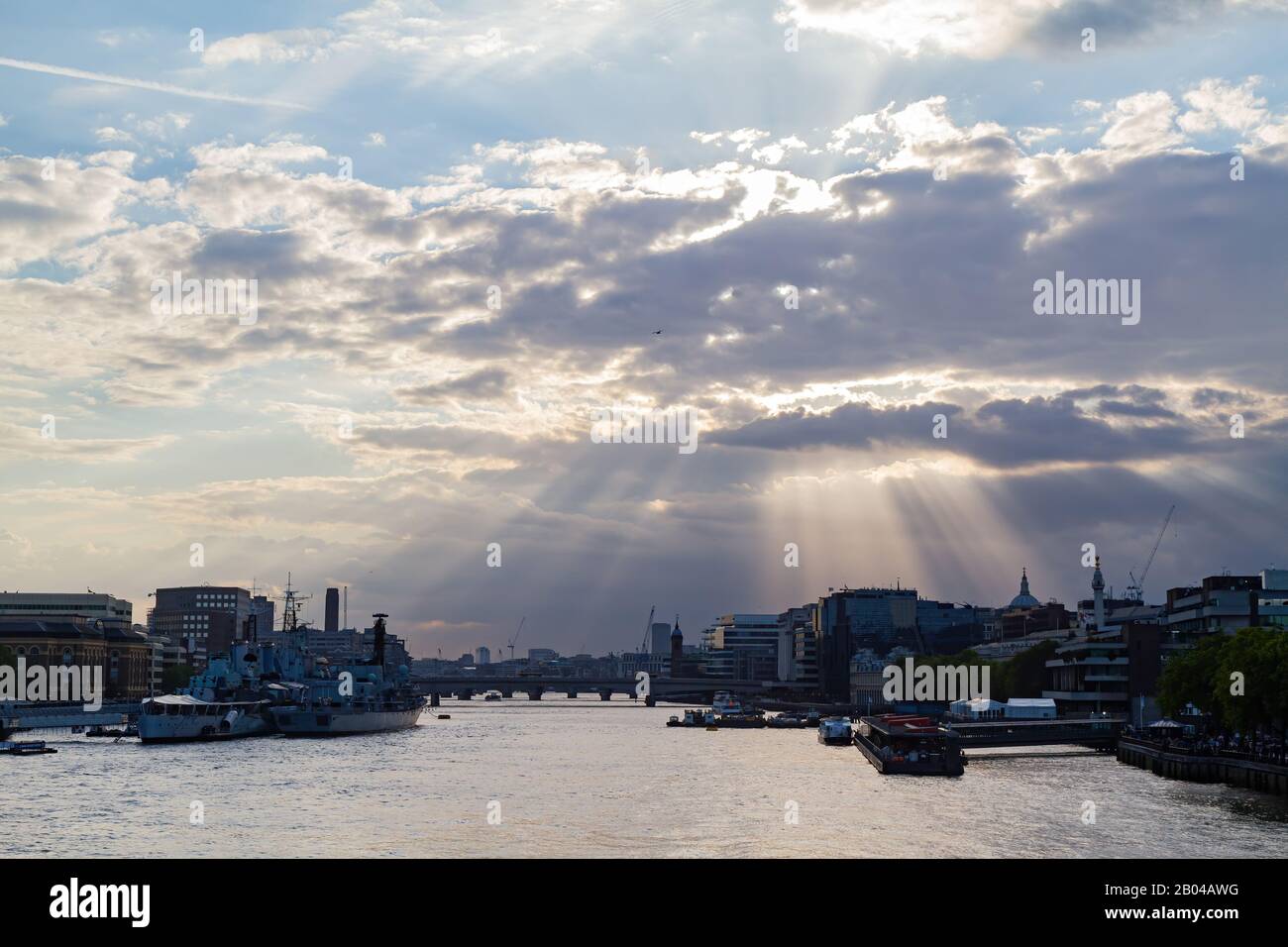 Sunset landscape of Thames River at London, United Kingdom Stock Photo ...