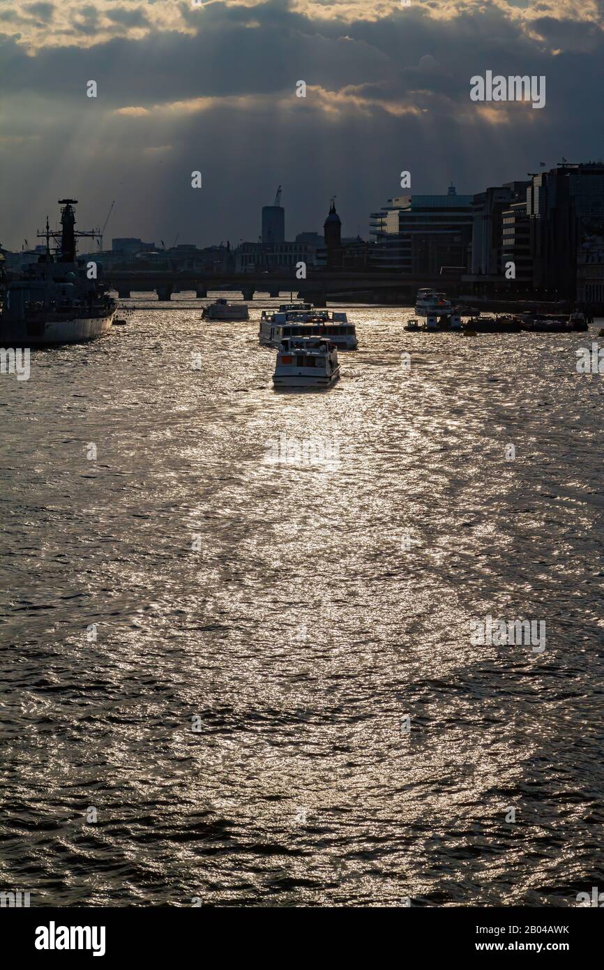 Sunset landscape of Thames River at London, United Kingdom Stock Photo ...