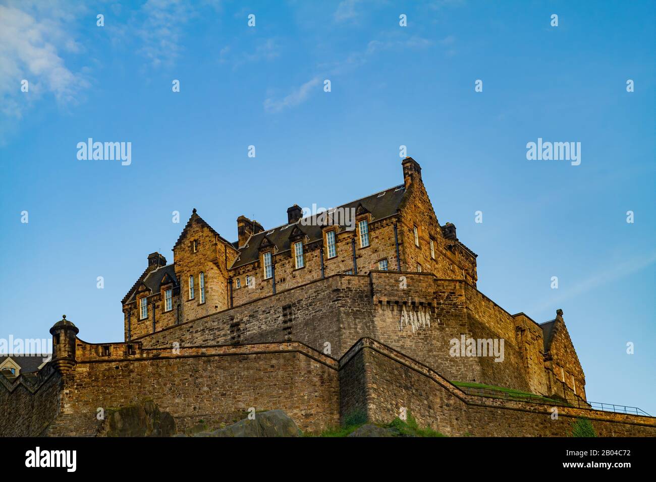Afternoon sunny view of the Ediburgh Castle at Edinburgh, United ...