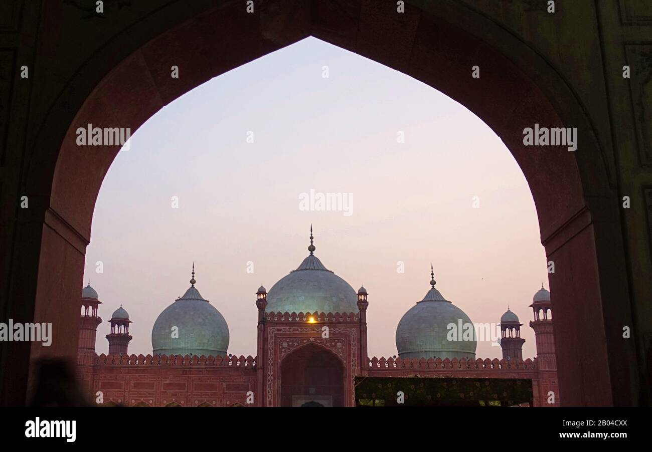 Badshahi mosque in lahore hi-res stock photography and images - Alamy