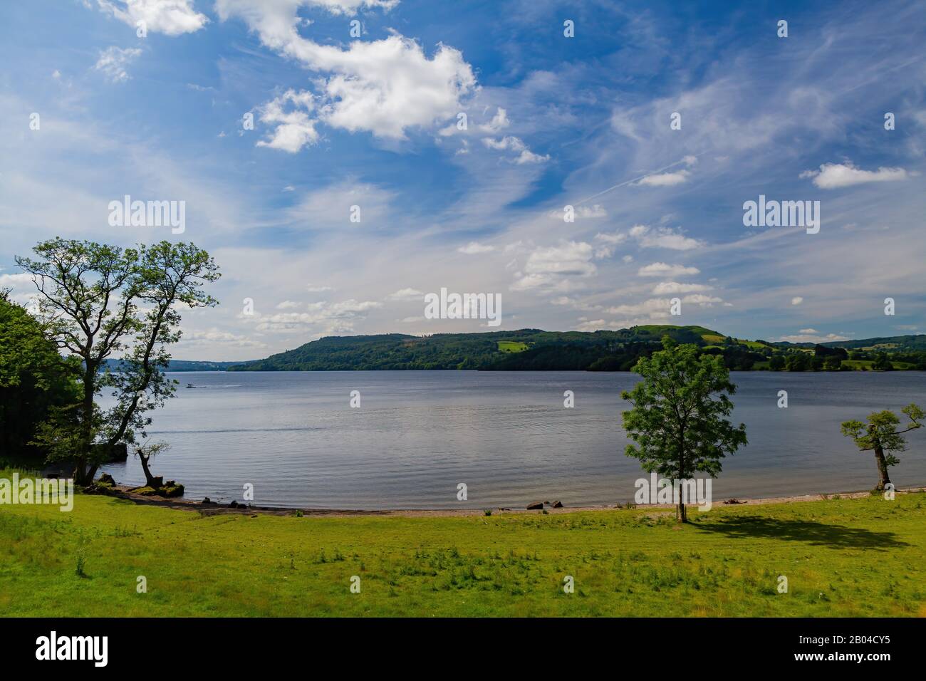 Beautiful nature landscape around Lake Windermere at Ambelside, United ...