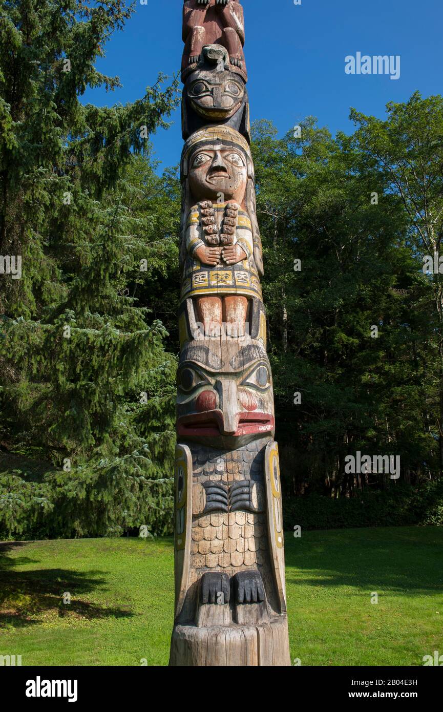 Detail of Haida totem pole (# 8Master Carver Pole) at the Totem Bight ...