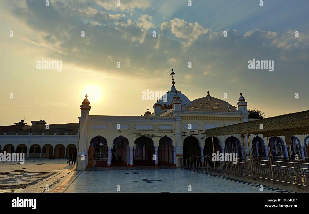 Guru nanak gurdwara hi-res stock photography and images - Alamy