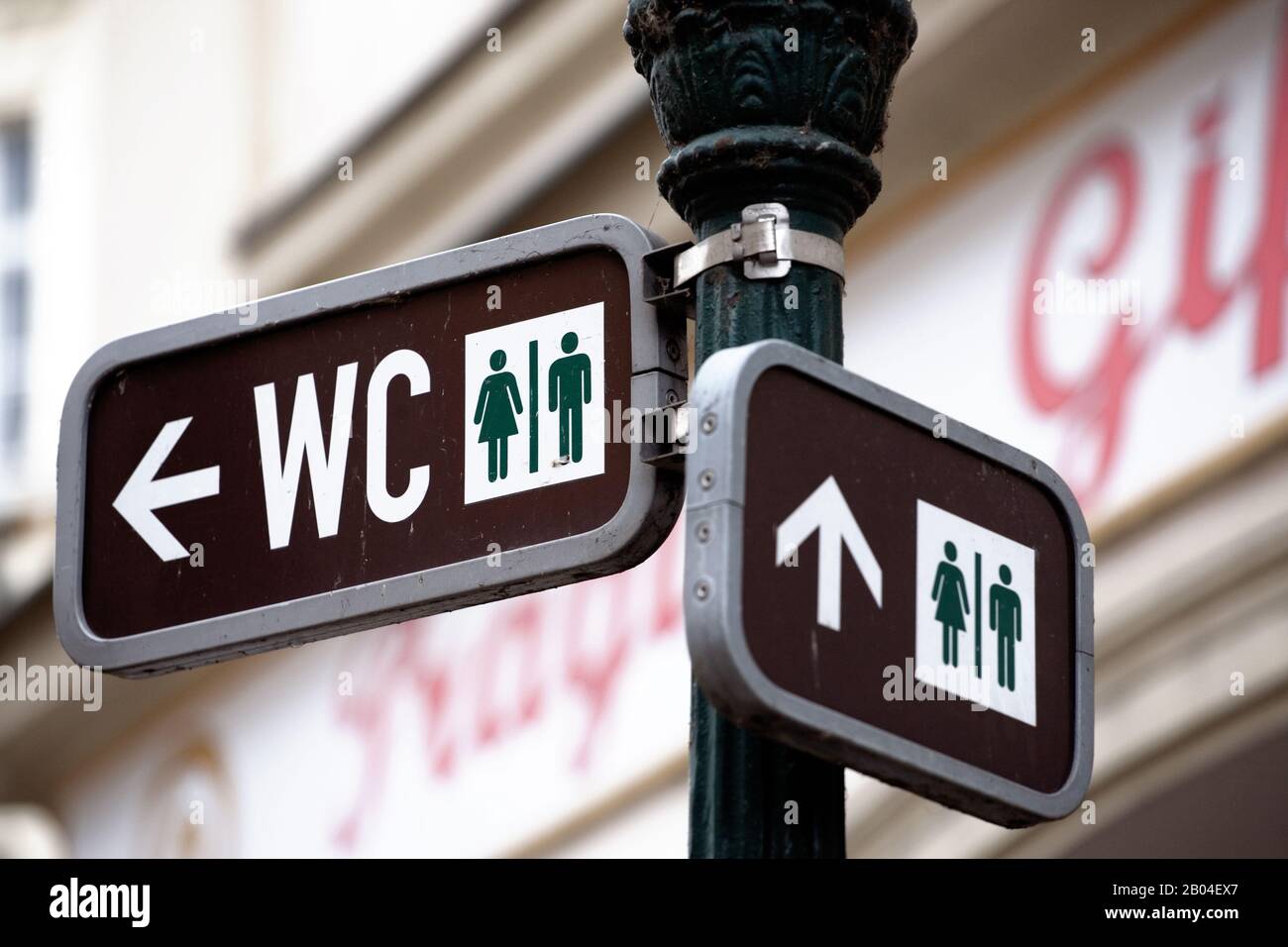 Unisex toilet sign on a post Stock Photo - Alamy