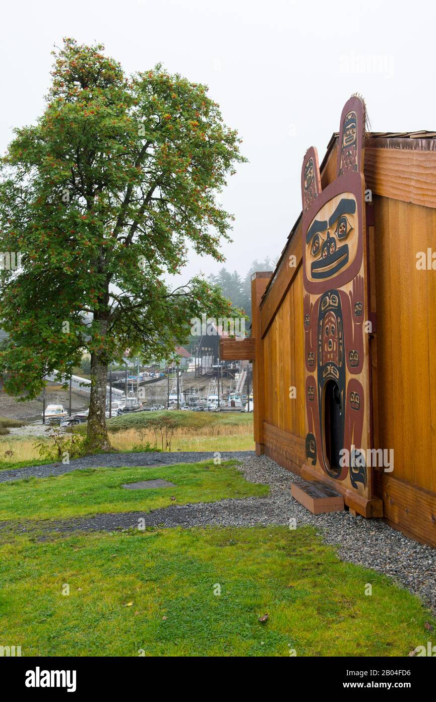 Tlingit clan house hi-res stock photography and images - Alamy
