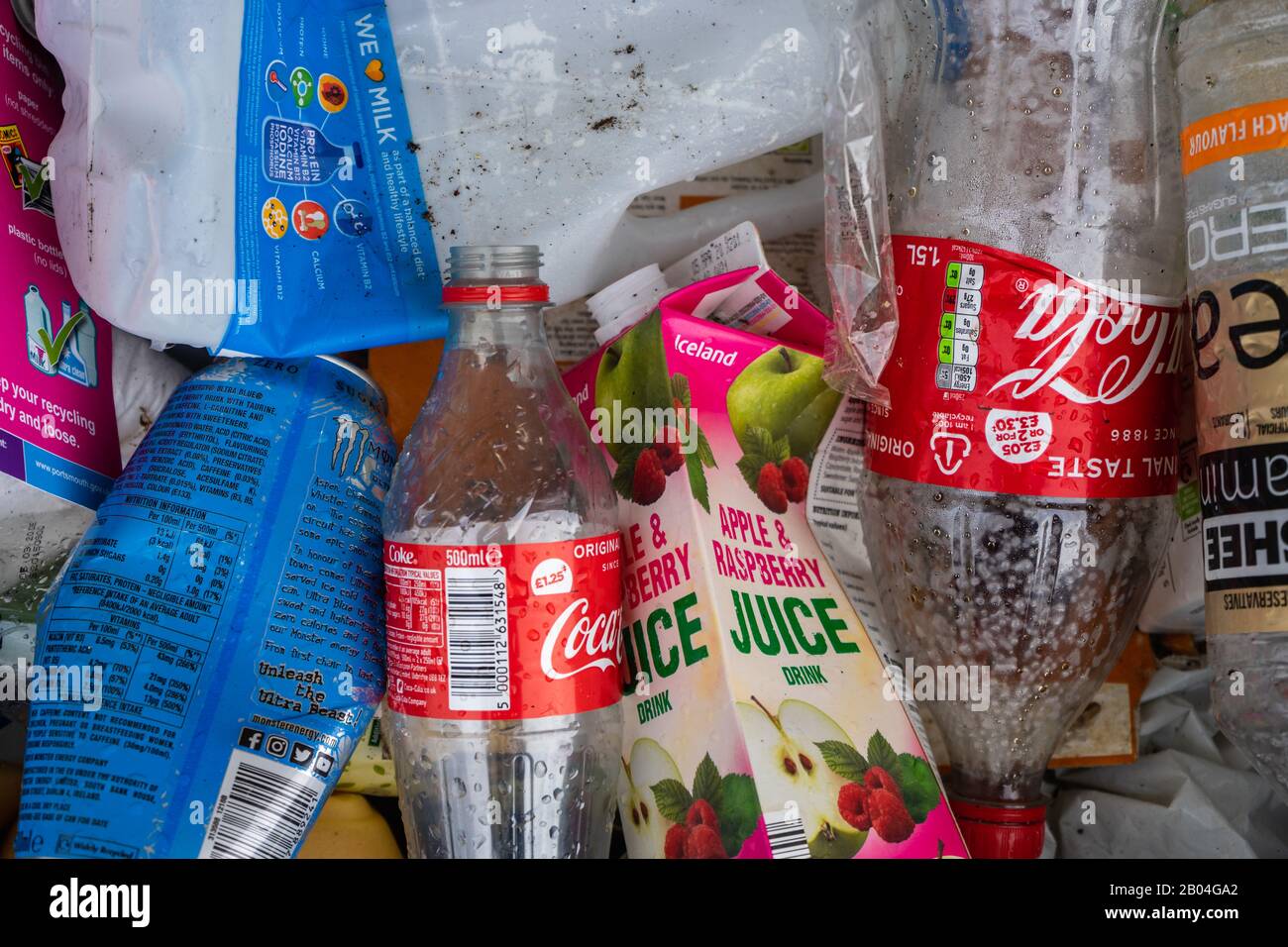 Contents of a trash bin hi-res stock photography and images - Alamy