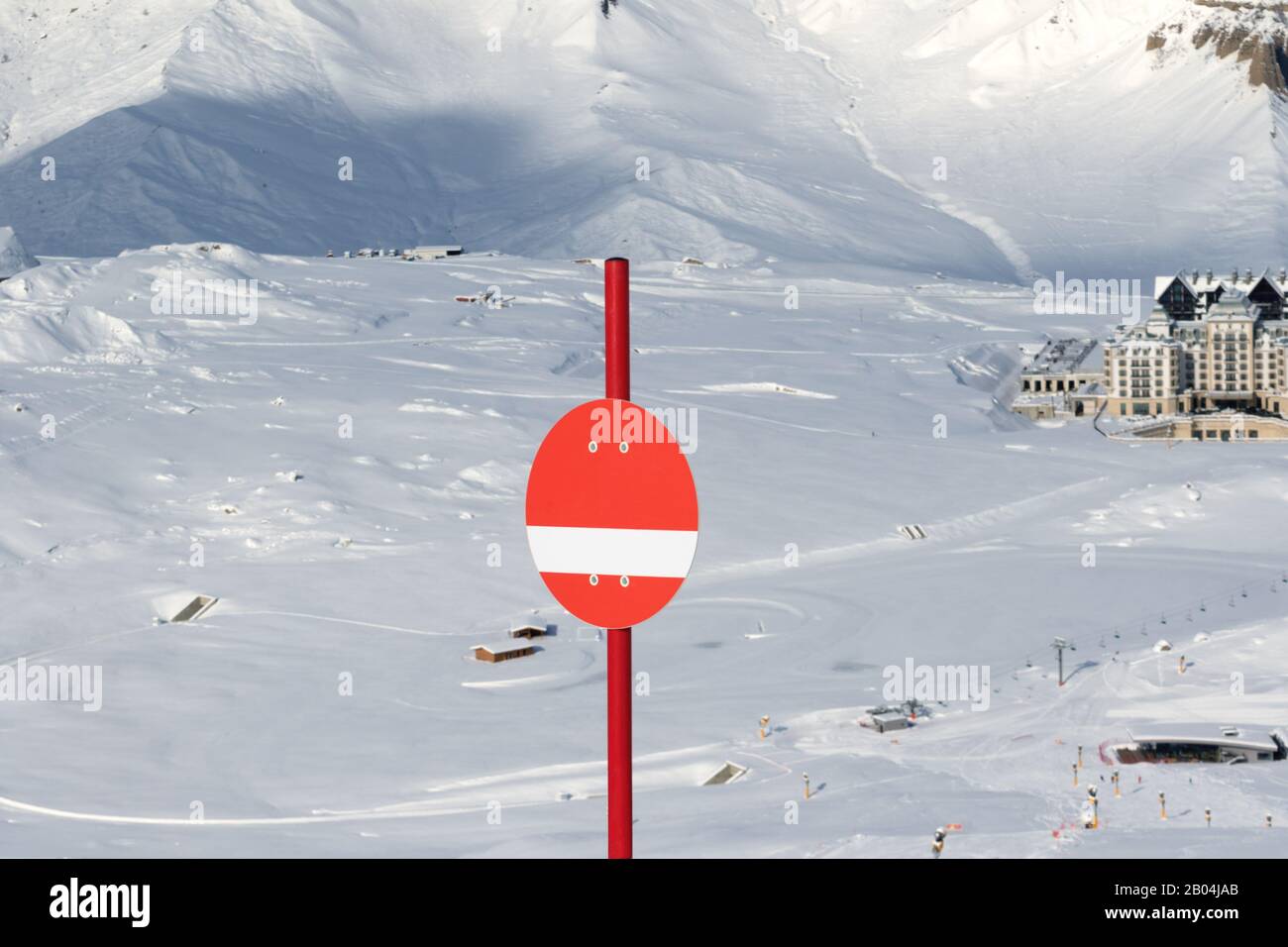 Piste marker sign hi-res stock photography and images - Alamy