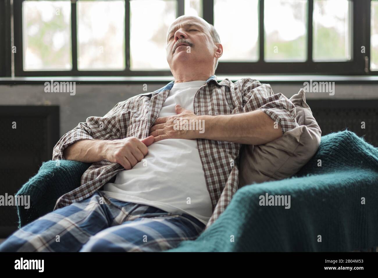 Man having a heart attack hi-res stock photography and images - Alamy