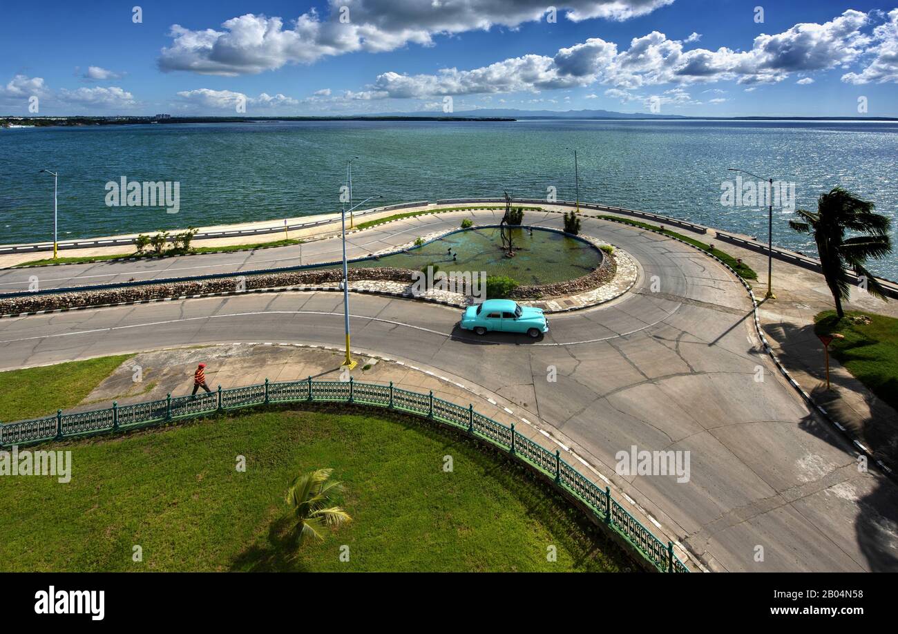 Town end roundabout hi-res stock photography and images - Alamy