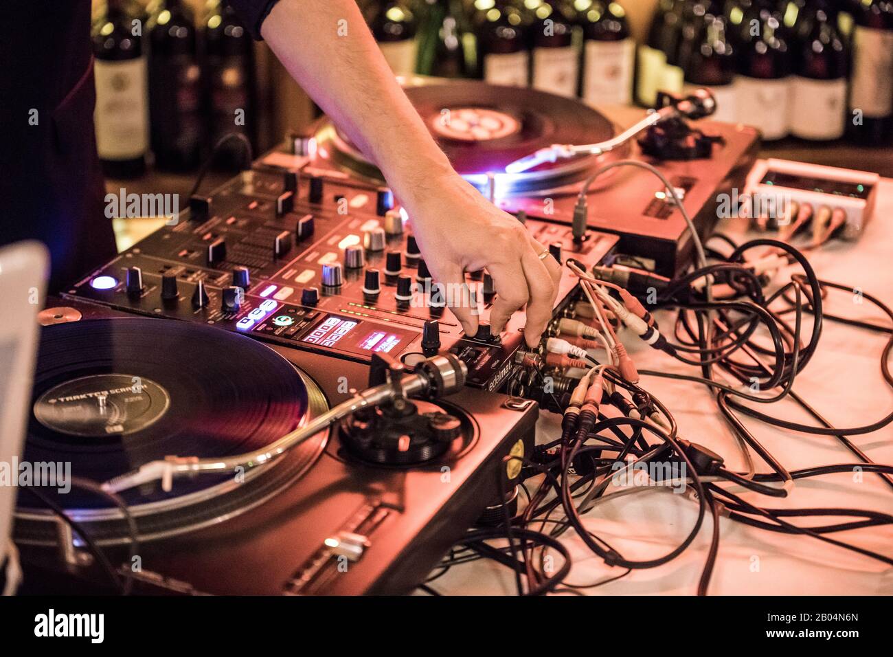 Turntables hi-res stock photography and images - Alamy