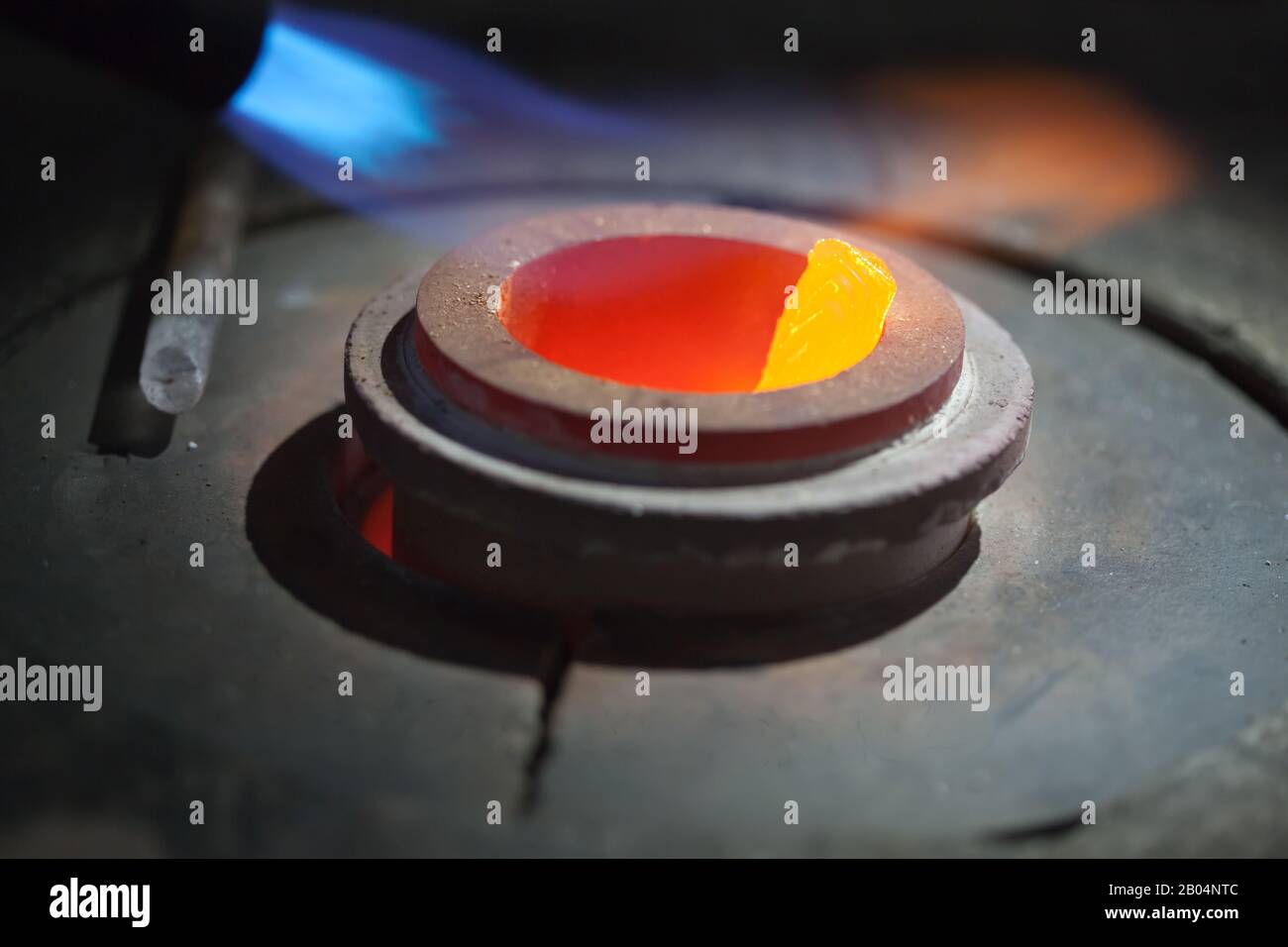 Molten metal cast hi-res stock photography and images - Alamy